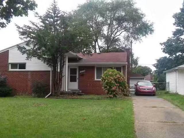 $1,250 3 Bedroom 1.5 Bathroom House In Redford Charter Towns.