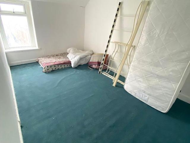 £1,250 PCM, Spacious Four Bedroom Maisonette in Holton Road, Barry, Vale of Glamorgan, CF63 4HU