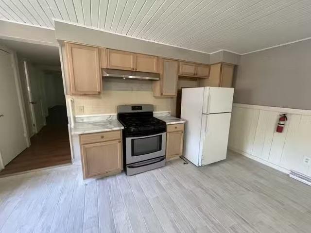 $1,200 2 Bedroom 1 Bathroom House In Boardman Recently updat.