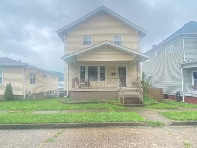 $1,200 3 Bedroom 2 Bathroom House w/ Integral Garage 3840 O.