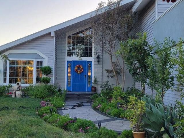 $1,200 Laguna Hills Room for Rent – Quiet, Low Key