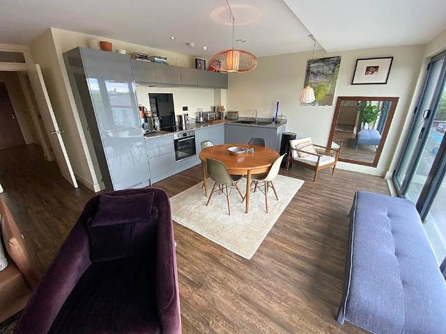 £1,200 PCM, Modern Fully Furnished Two Bedroom Apartment in Wellington House, Lewis Street, Cardiff, CF11 6JY