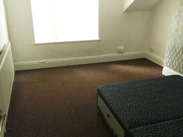 £1,200 PCM, Two Bedroom Second Floor Flat in Howard Gardens, Adamsdown, Cardiff, CF24 0EF