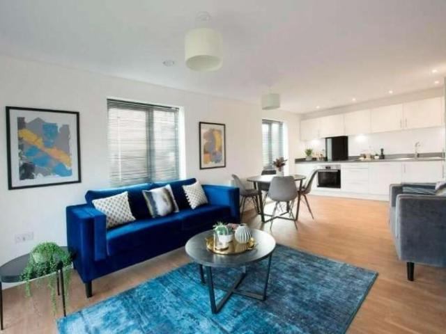 1 & 2 bedroom apartments set in stunning countryside with convenient city connections offering high spec gym, concierge, communal gardens and residents lounge
