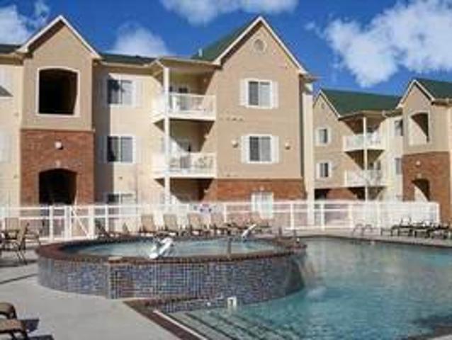 1 2 bedrooms with bathrooms at the Edge