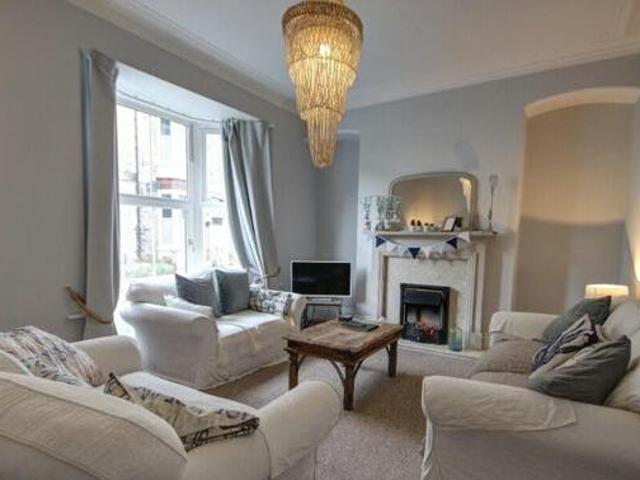 1 2 Gray Street, Flat,whitby, 3 Bedroom Maisonette