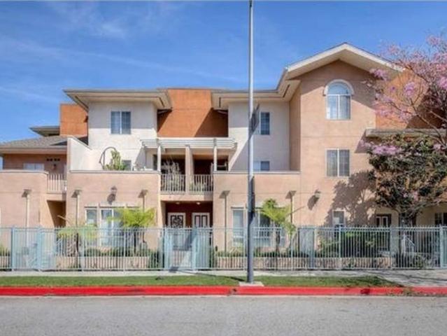 1 2 ROOMS FOR RENT