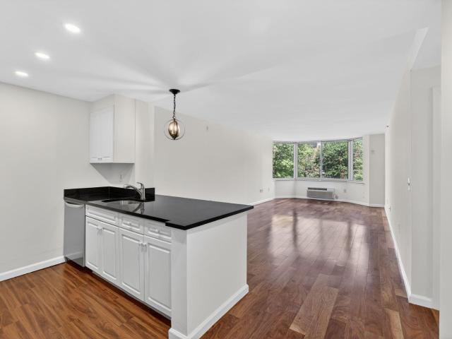 1 2Nd St # 206
