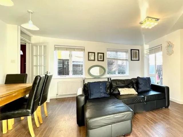 1 34 Francis Close, London, E14 3DE, United Kingdom | 3 bed townhouse for rent #168135409 | Rentberry