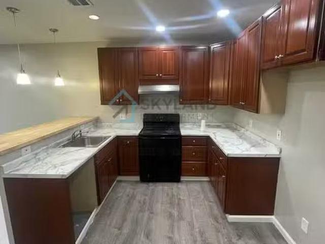 $1,350 4 Bedroom 1.5 Bathroom Charming Townhouse for Rent at.