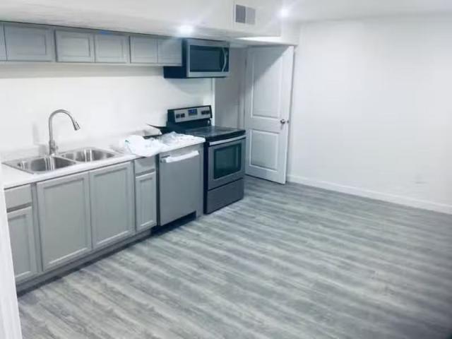 $1,350 1 Bed/1 Bath Studio. Garage parking, private laundry.