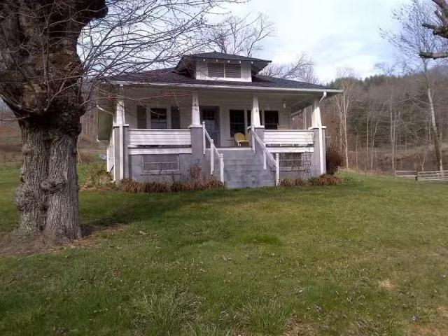 $1,350 2 Bedroom 1 Bathroom House In Sylva 245 Jim Sellers.