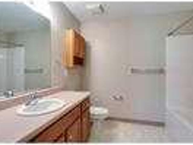 $1,370/mo 2 bathrooms convenient location