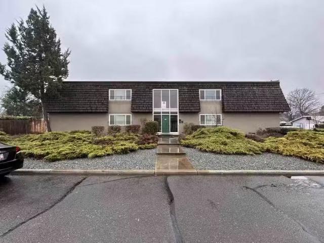 $1,300 2 Bedroom 1 Bathroom Apartment In Central Point With.
