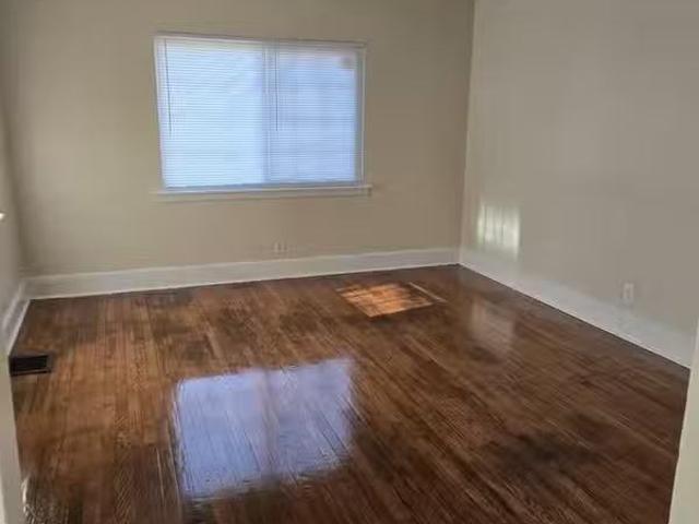 $1,300 2 Bedroom 1 Bathroom Duplex on 7th street 2349 E 7th.