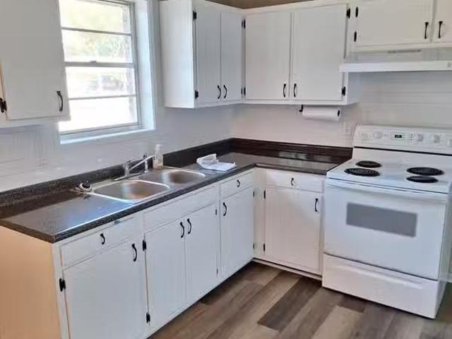 $1,300 3 Bedroom 1 Bathroom House In Alexandria With Great A.