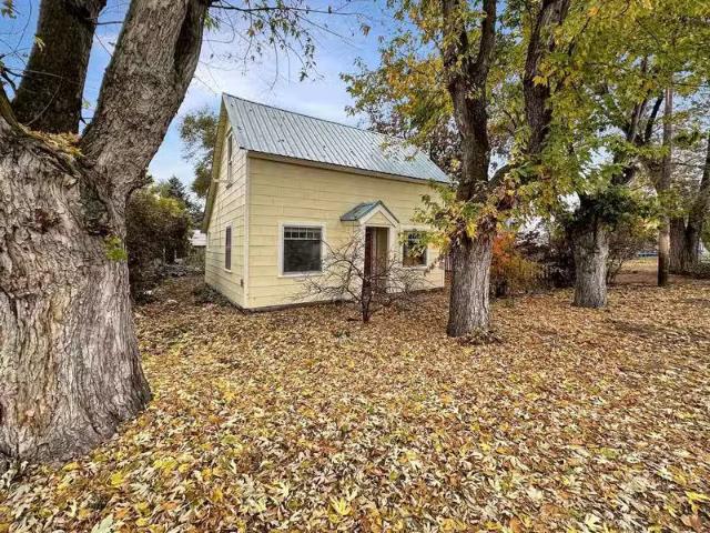 $1,300 3 Bedroom 1 Bathroom House In Baker City 3 Bedroom.