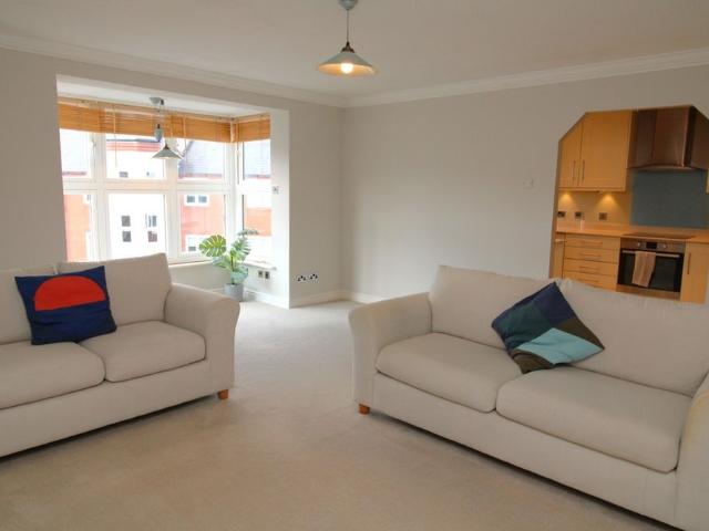 £1,300 To Let