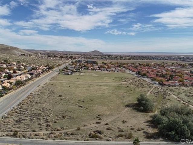 1 30th St W, Rosamond, CA 93560