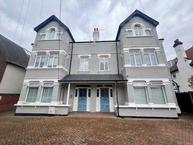 1 3 Ashdown Road, Epsom KT17, Studio to rent, £850 pcm | PrimeLocation