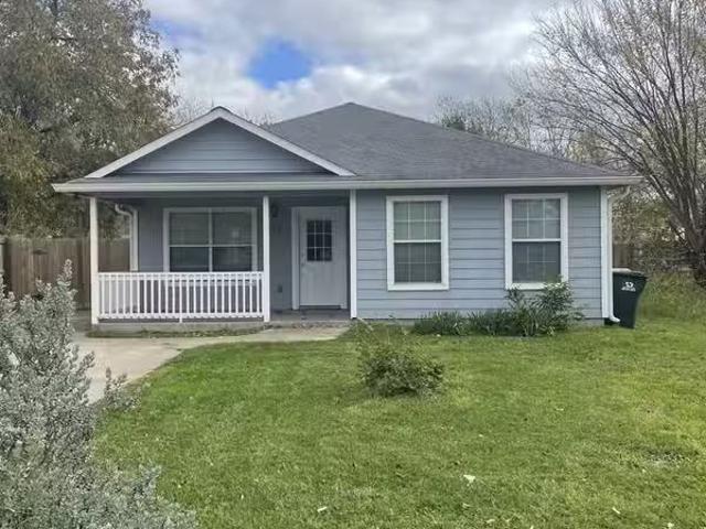 $1,450 3 Bedroom 2 Bathroom House In Giddings 772 S Polk St.