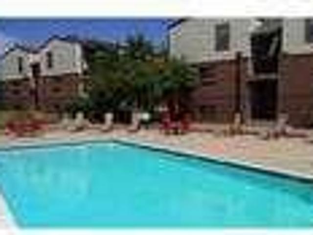 $1,479/mo 838 sq. ft. come and see this one. Parking Available!