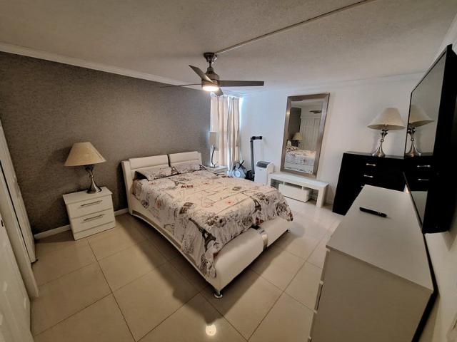 $1,400 LARGE WATERFRONT ROOM FOR RENT NORT MIAMI