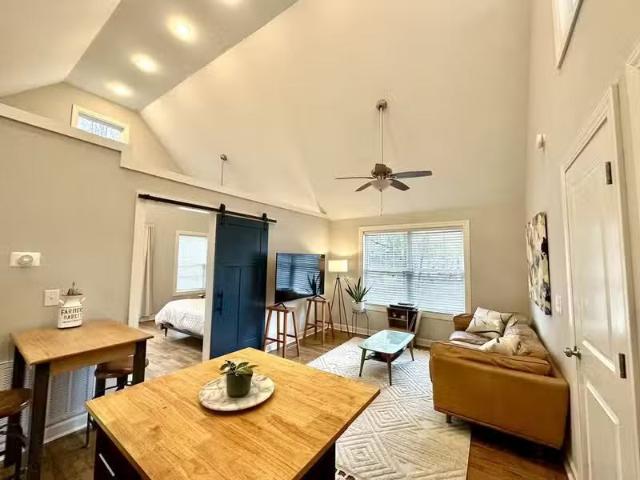 $1,500 1 Bedroom 1 Bathroom Garage Apartment In Downtown Gre.