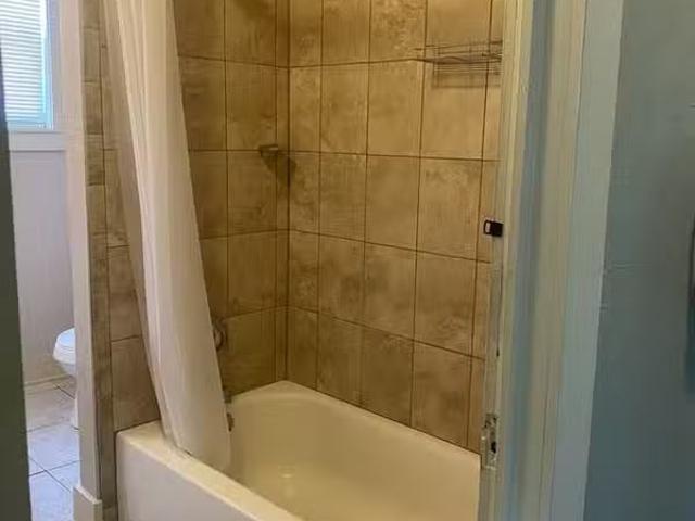 $1,500 2 Bedroom 1 Bathroom 1/2 Duplex In Downtown Kissimmee.