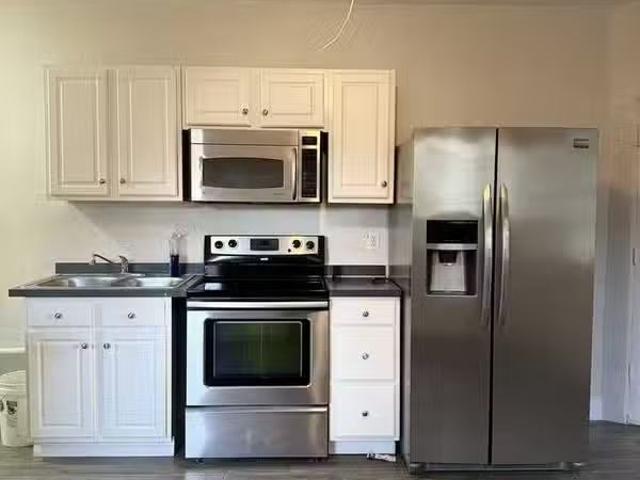 $1,500 2 Bedroom 1 Bathroom freshly renovated duplex In Orla.