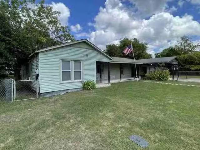 $1,500 2 Bedroom 1 Bathroom House In Lockhart With Great Ame.