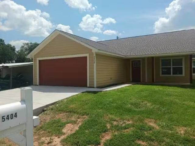 $1,500 2 Bedroom 2 Bathroom 2 Car Garage House In Granbury.