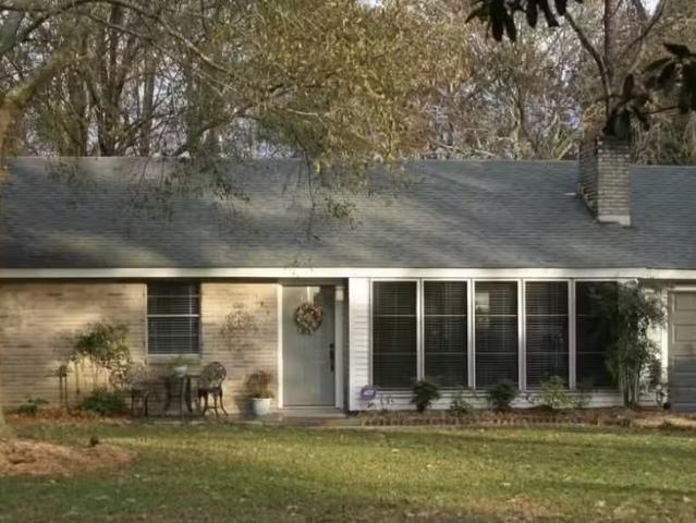 $1,500 3 Bedroom 1.5 Bathroom House In Mandeville With Great.
