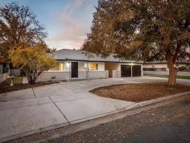 $1,500 3 Bedroom 2 Bathroom House In Fresno With Great Ameni.