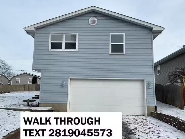 $1,500 3 Bedroom 2 Bathroom House In Round Lake Beach With G.