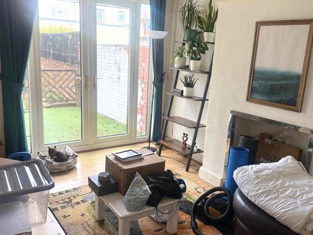 £1,500 PCM, Three Bedroom Semi Detached House with Off Road Parking and Enclosed Garden in Moordale Road, Grangetown, Cardiff, CF11 7DU