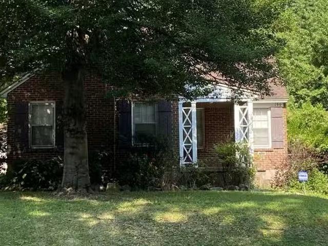 $1,525 2 Bedroom 1 Bathroom House in the Charming Joffre Nei.