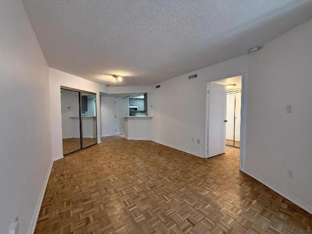 1.5 Br, 1 bath, Apartment 1001 Bay Street