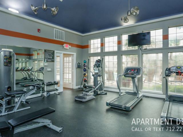1.5 months free rent apartment in far Lake Jackson