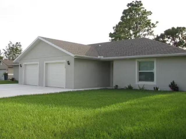$1,650 3 Bedroom 2 Bathroom 1 car garge Duplex In Punta Gord.