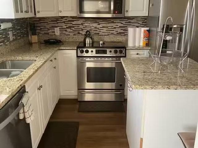 $1,600 2 Bedroom 2.5 Bathroom Condo In Raleigh With Great Am.