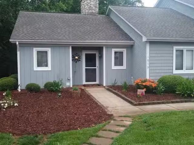 $1,600 2 Bedroom 2 Bathroom Townhouse at La Madeleine In Hic.