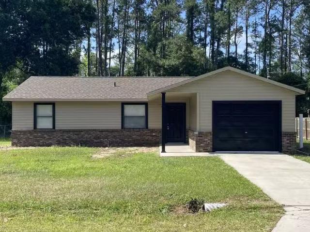 $1,600 3 Bedroom 2 Bathroom with built in garage 116 Junipe.