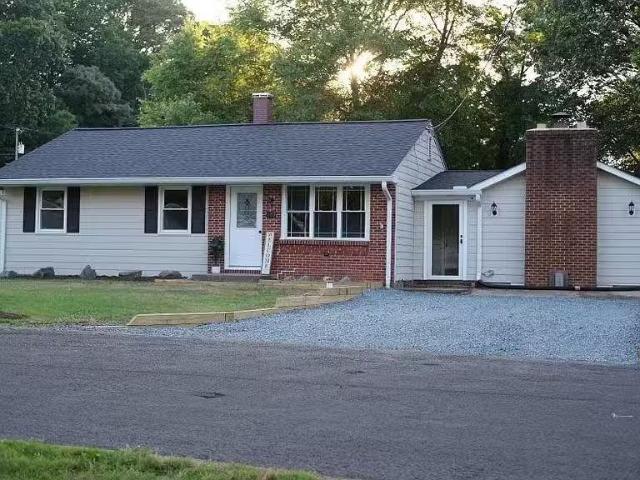 $1,600 3 Bedroom 2 Bathroom House In Edgewater With Great Am.