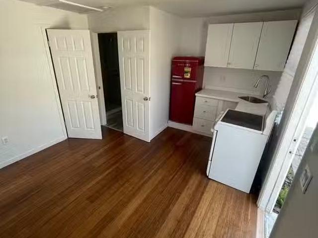 $1,750 1 Bedroom 1 Bathroom House In St. Petersburg With Gre.