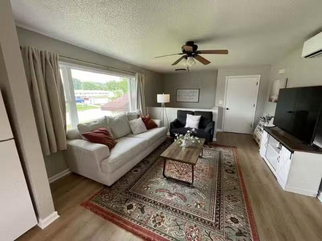 $1,750 Newly Renovated 3 Bedroom 2 Bathroom House In Holmen.