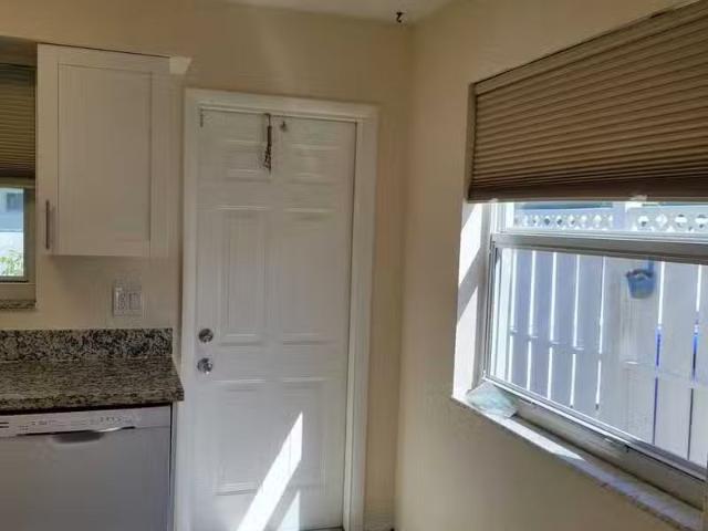 $1,700 1 Bedroom 1 Bathroom Apartment In Fort Lauderdale Wit.
