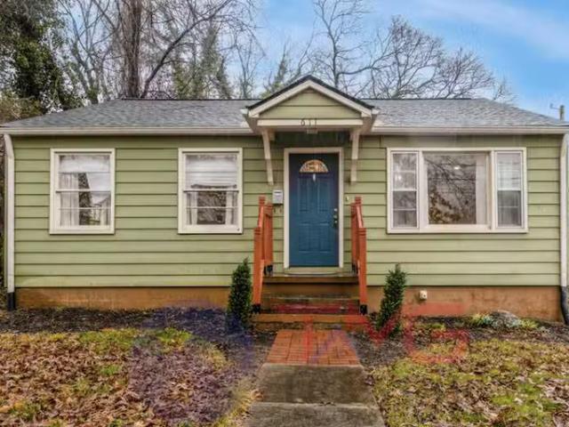 $1,700 2 Bedroom 1.5 Bathroom House In Knoxville Close to Ev.