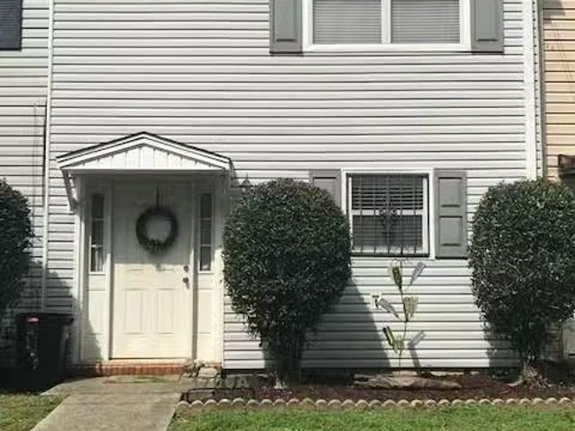 $1,700 2 Bedroom 1.5 Bathroom Townhouse In Birmingham With G.