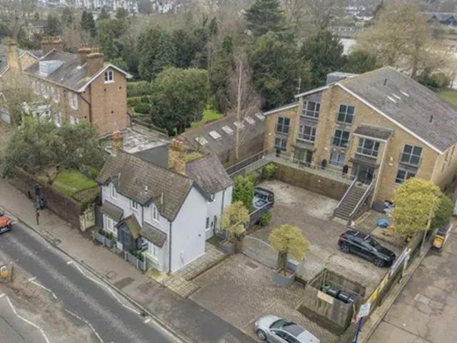 1 7 Royal Mews, London, KT8 9BW, United Kingdom | 3 bed house for rent #140400078 | Rentberry